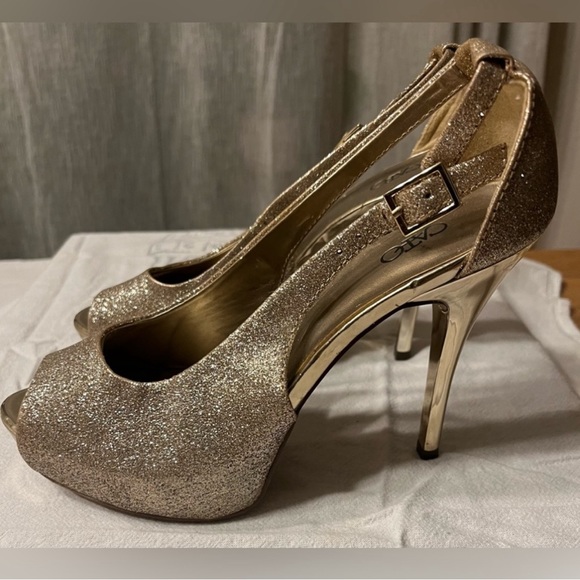 Cato | Shoes | Cato Size 8 Ladies Gold Glitter Pumps | Poshmark